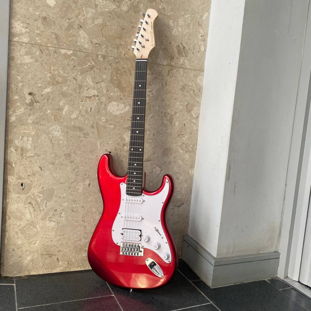 Pre-owned Donner Standard Series Electric Guitar - Own4Less